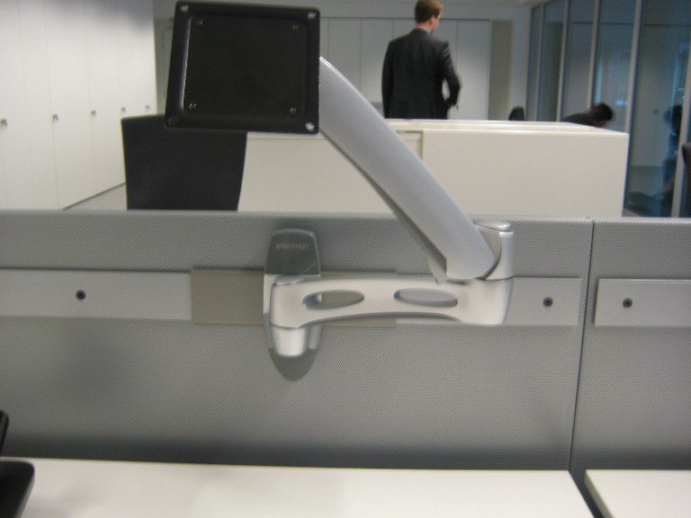 Exemple bras de fixation Ergotron pour moniteur plat