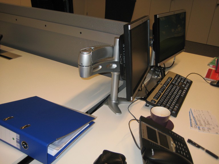 Exemple bras de fixation Ergotron pour moniteur plat